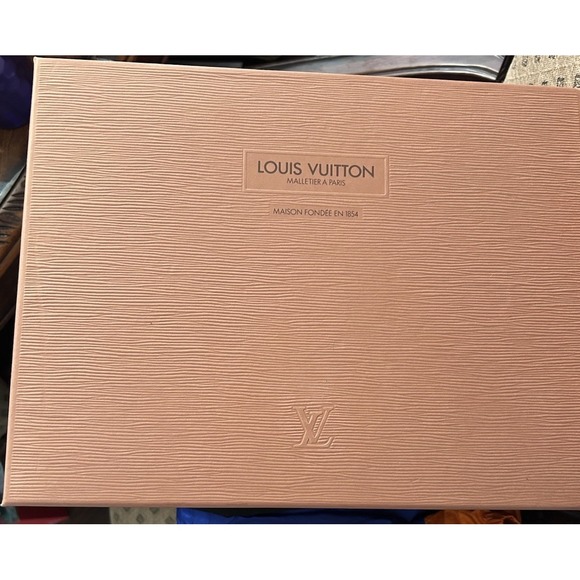 Louis Vuitton | Party Supplies | Authentic Louis Vuitton Lv Garmentgift ...